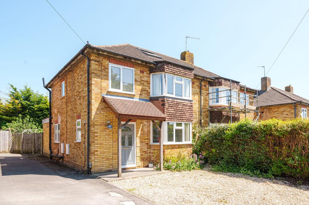 Bereweeke Avenue, Winchester, SO22 3 bed semi-detached house - £585,000