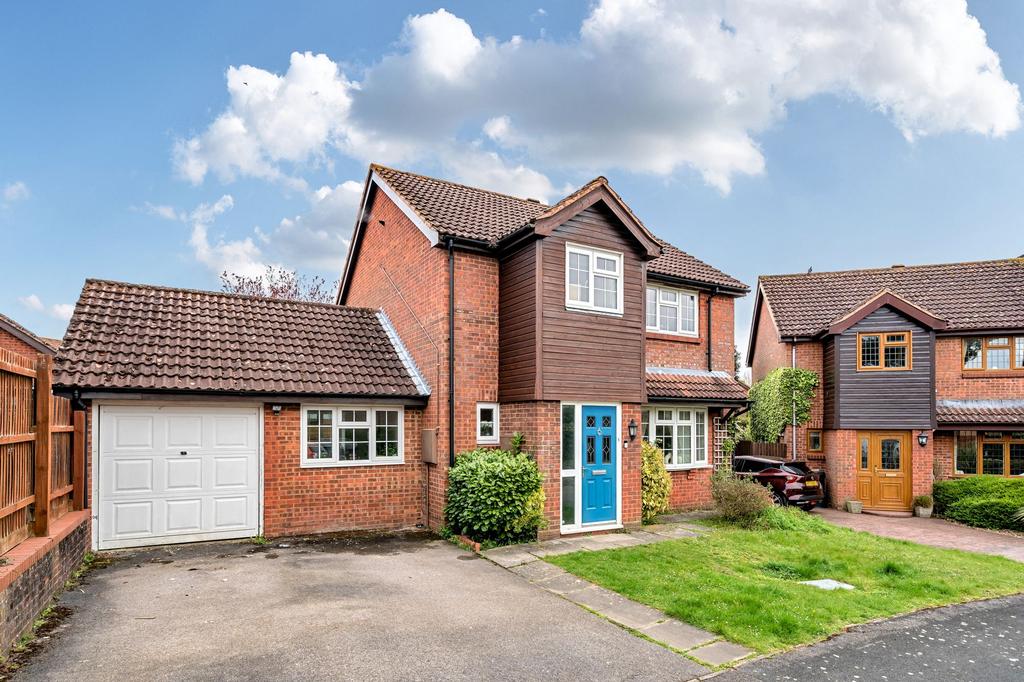Waverley Drive, South Wonston, SO21 4 bed detached house - £575,000