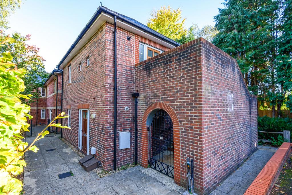 Bath Place, Winchester, SO22 1 bed maisonette for sale - £78,000