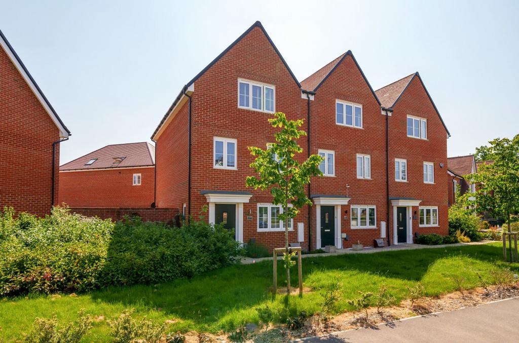 Whiteley Way, Curbridge, Southampton... 3 bed end of terrace house - £ ...
