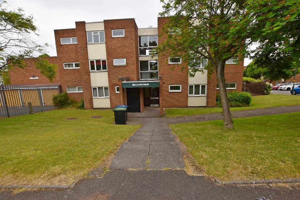Flat, Rushwick Court, North Park... 2 bed apartment - £850 pcm (£196 pw)