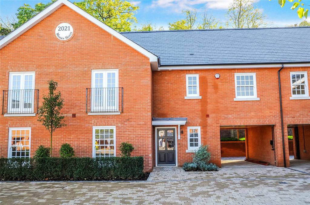 9 Boyles Court, Dark Lane, CM14 4 bed terraced house - £995,000