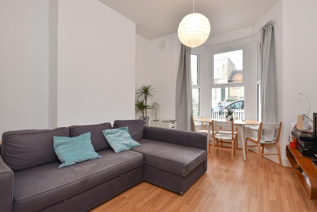 Fenwick Road Peckham Rye SE15 1 bed flat - £1,700 pcm (£392 pw)