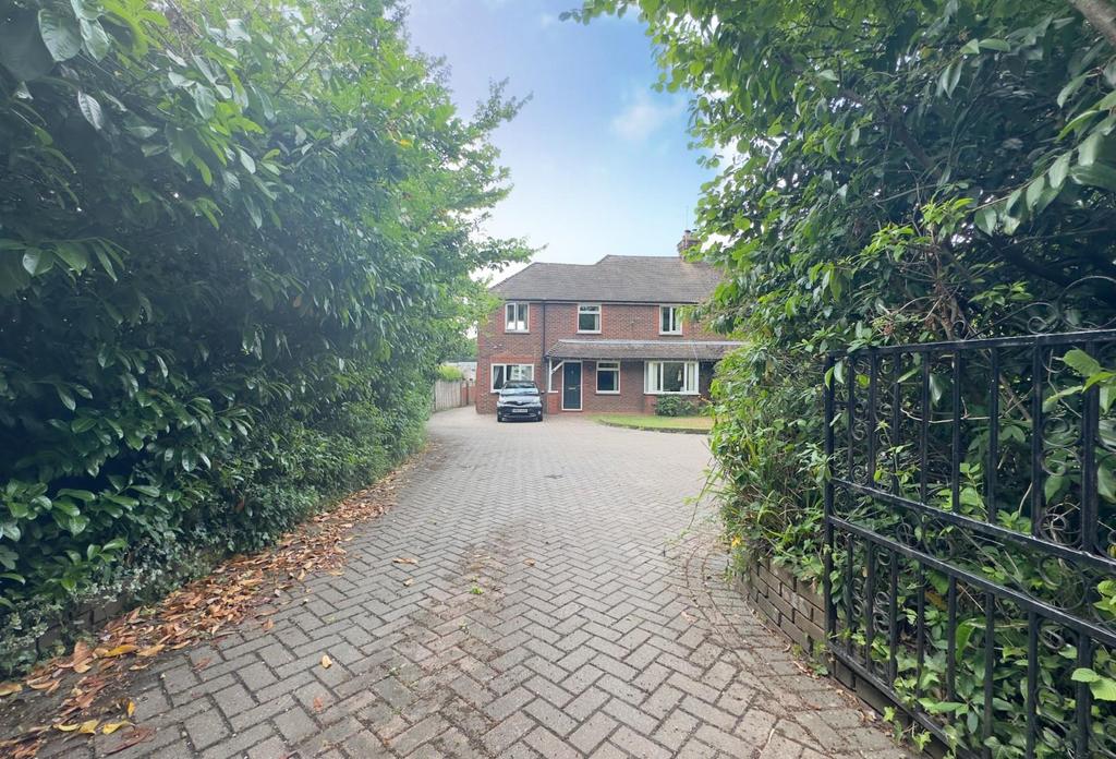 Five Oaks Road Slinfold Horsham 3 Bed Semi Detached House For Sale