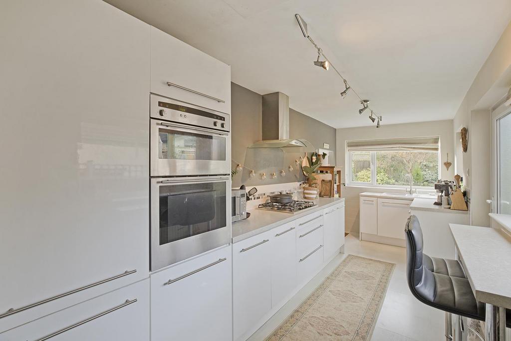 Valley Drive, Ilkley LS29 4 bed semi-detached house - £519,000