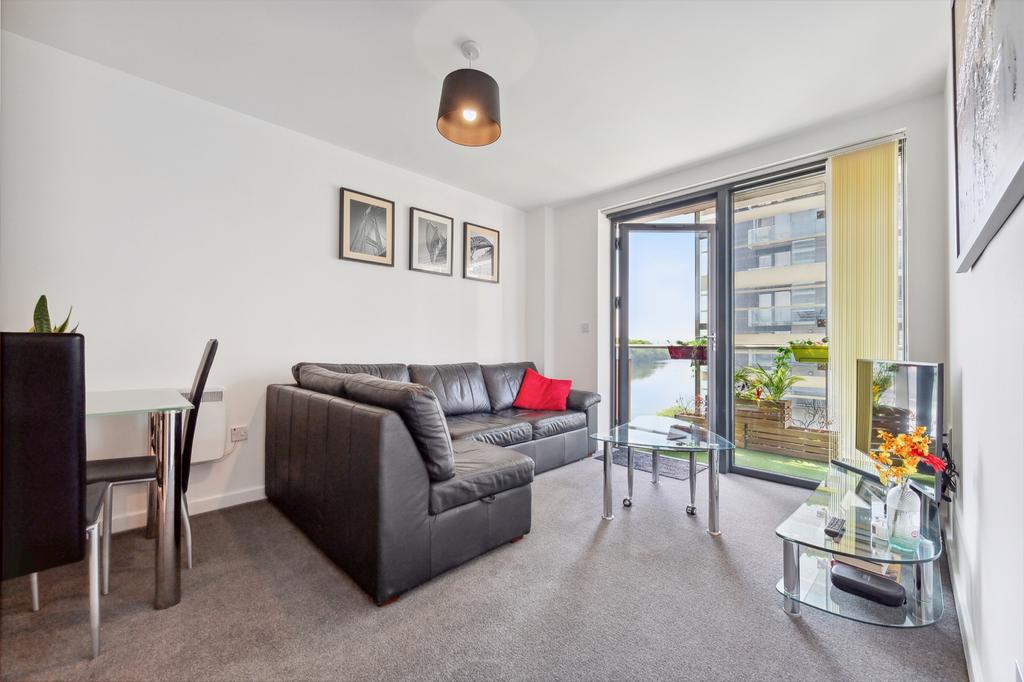 Meadowside Quay Walk, Flat 3/6... 2 bed apartment - £159,000