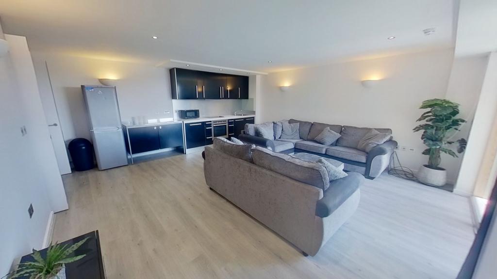 2 Riverside Way, Leeds City Centre... 2 bed flat - £1,400 pcm (£323 pw)