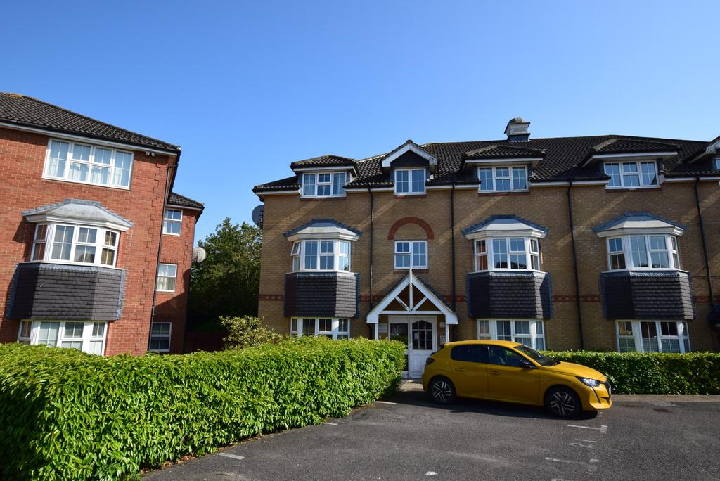 Saxon Court, Bryony Drive, Ashford, Kent, TN23 2 bed flat to rent - £ ...