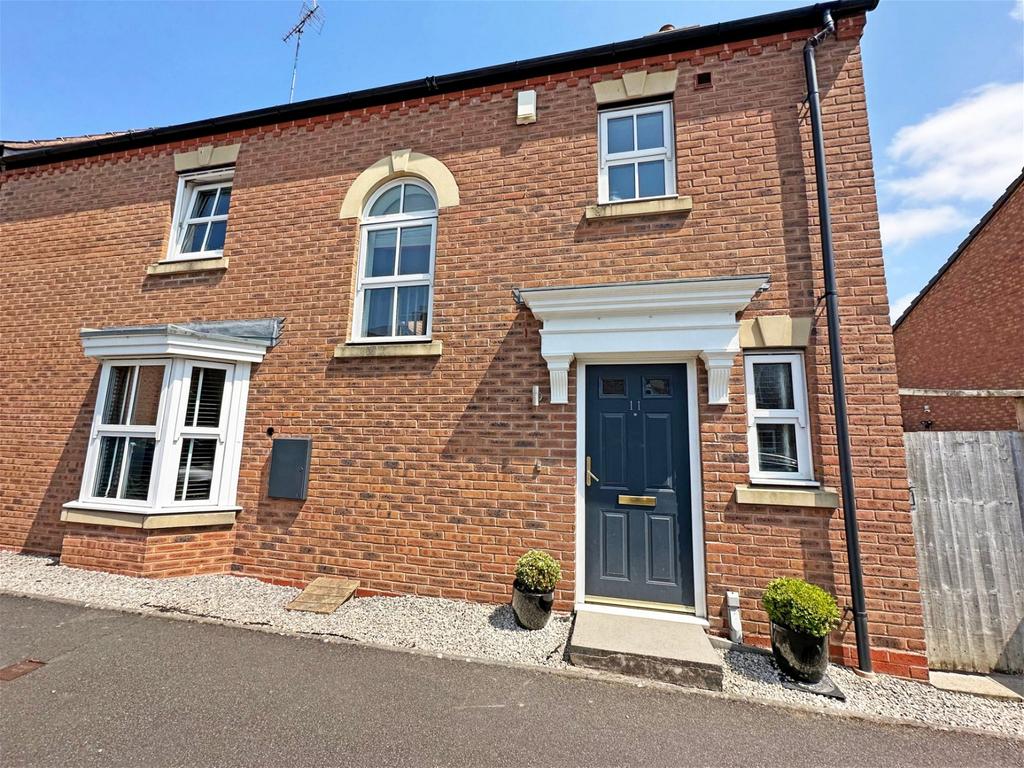Griffin Lane, Dickens Heath, Shirley, Solihull, B90 1TS 3 bed end of ...