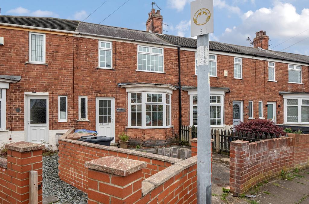 Grange Walk, Grimsby, DN34 2 bed terraced house - £85,000