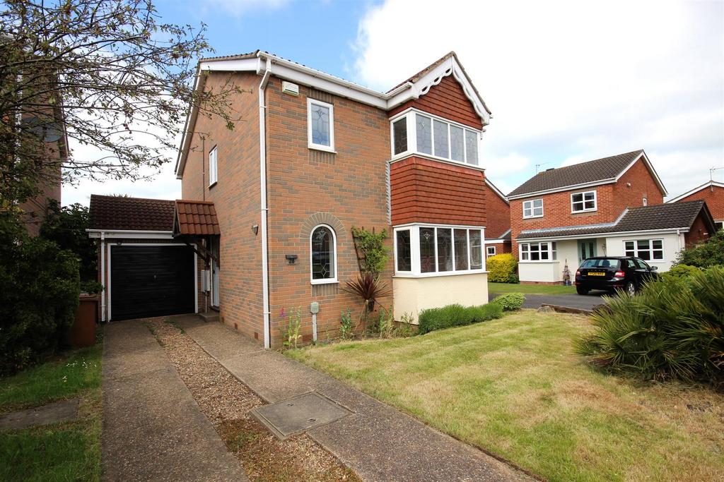 Newton Drive, Beverley 4 bed detached house - £320,000