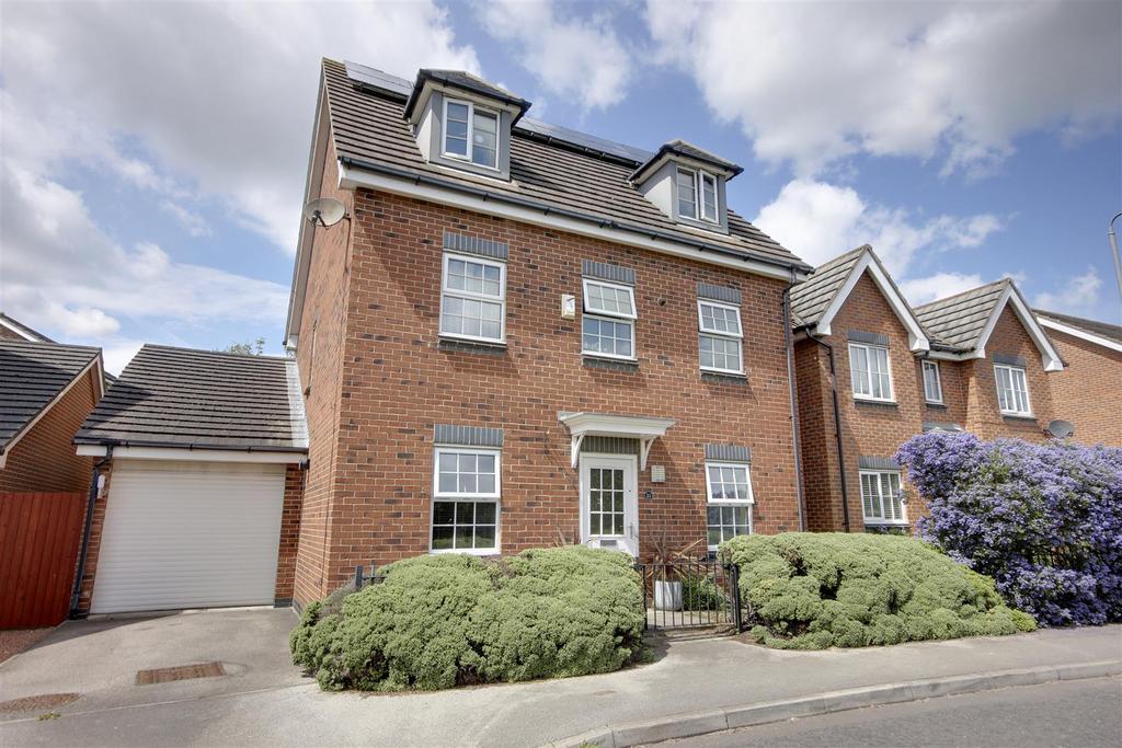 Constable Way, Brough 5 bed detached house - £325,000