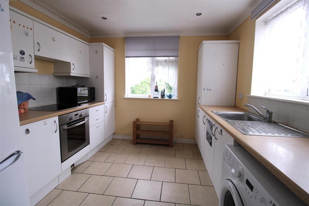 Suffield Way, King's Lynn 3 bed semi-detached bungalow - £220,000