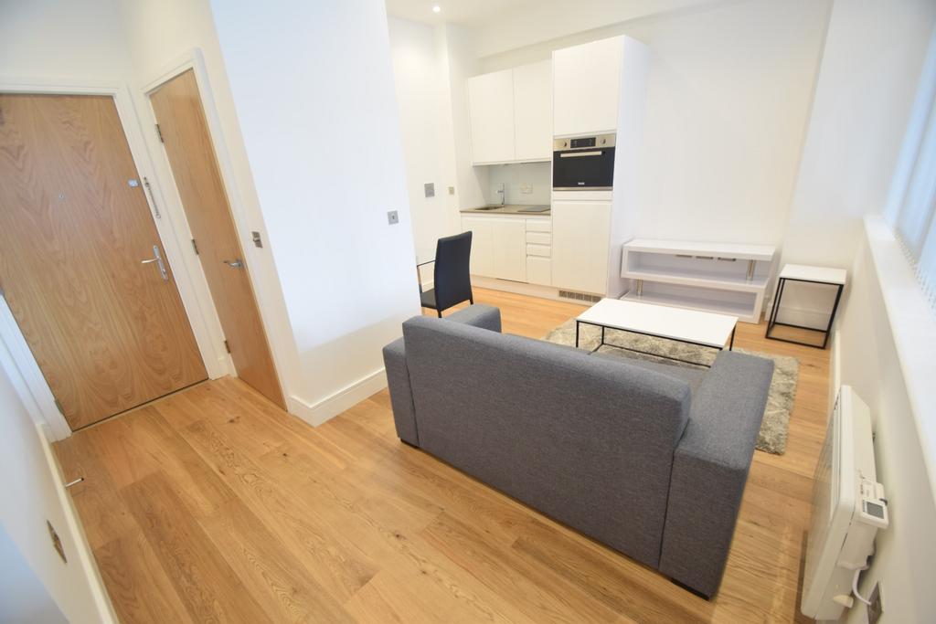 Flowers Way, Luton, Bedfordshire, LU1 Studio - £850 pcm (£196 pw)