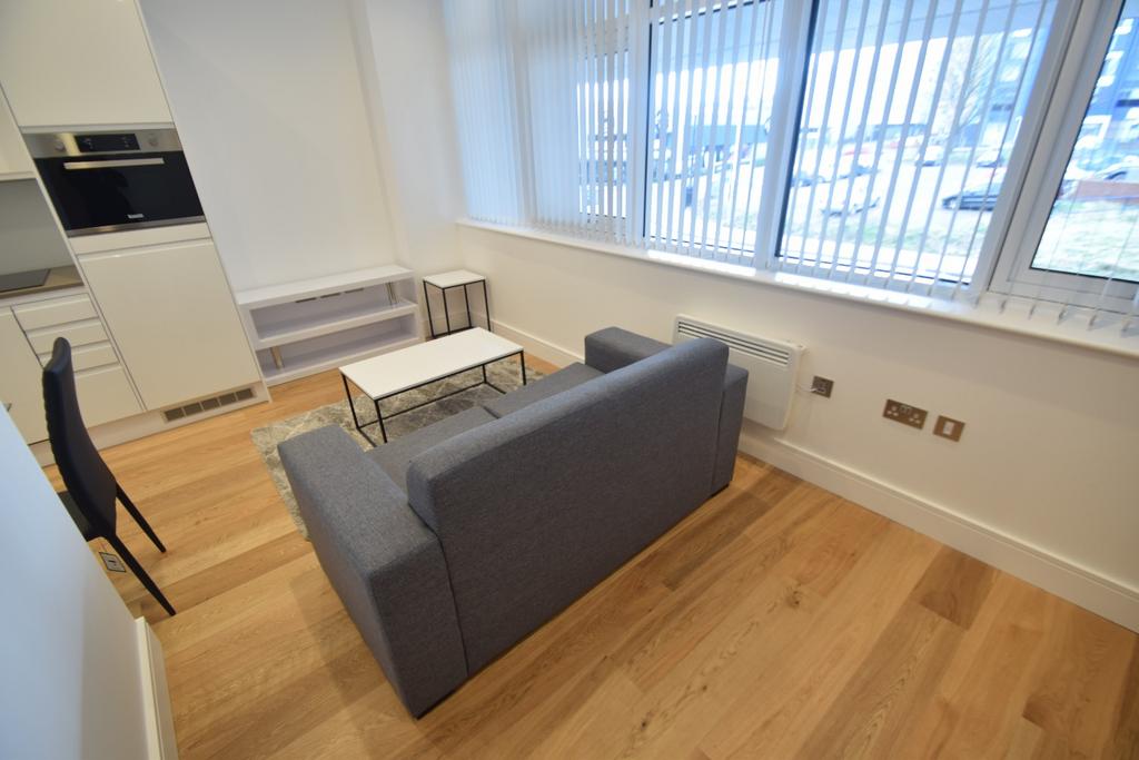 Flowers Way, Luton, Bedfordshire, LU1 Studio - £850 pcm (£196 pw)