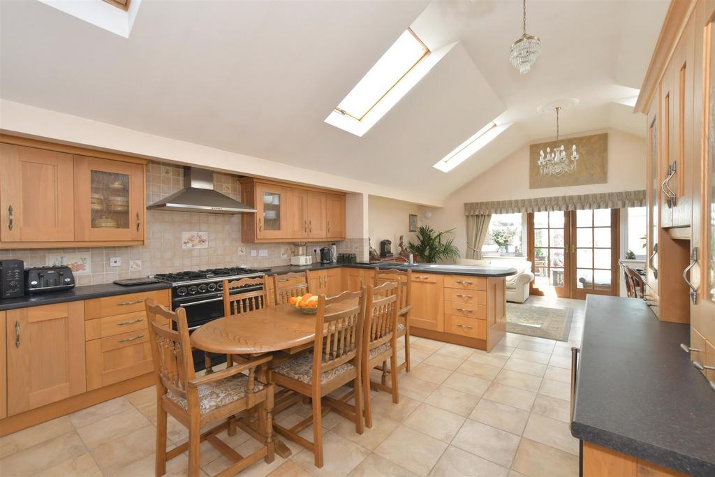 London Road, Cowplain, Waterlooville... 3 bed semi-detached house - £ ...