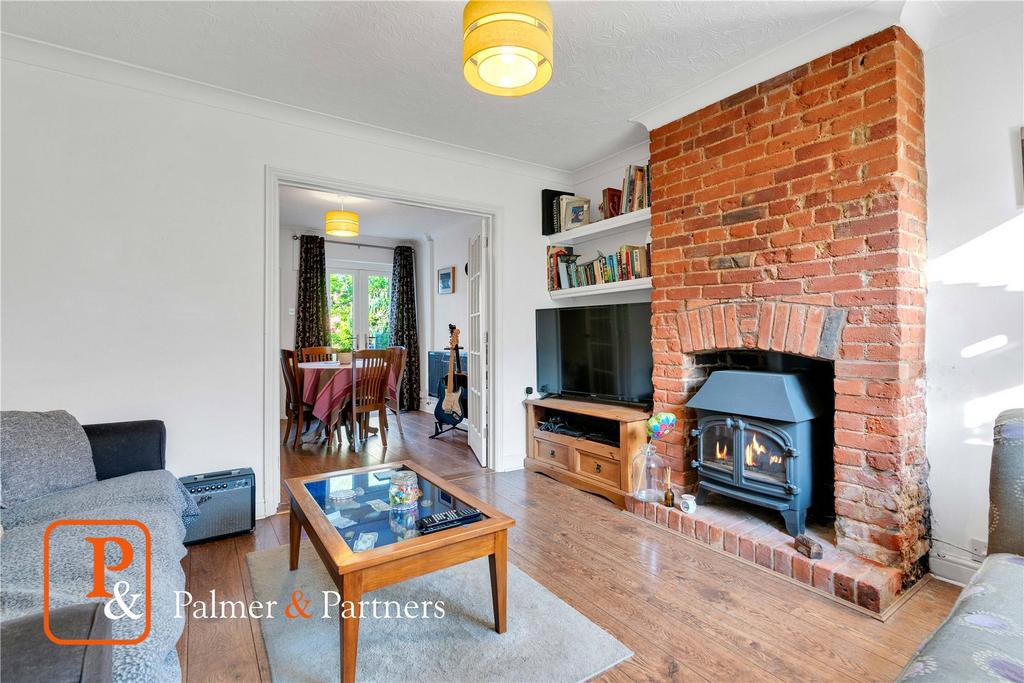 Bergholt Road Colchester Essex Co4 2 Bed Detached House For Sale £