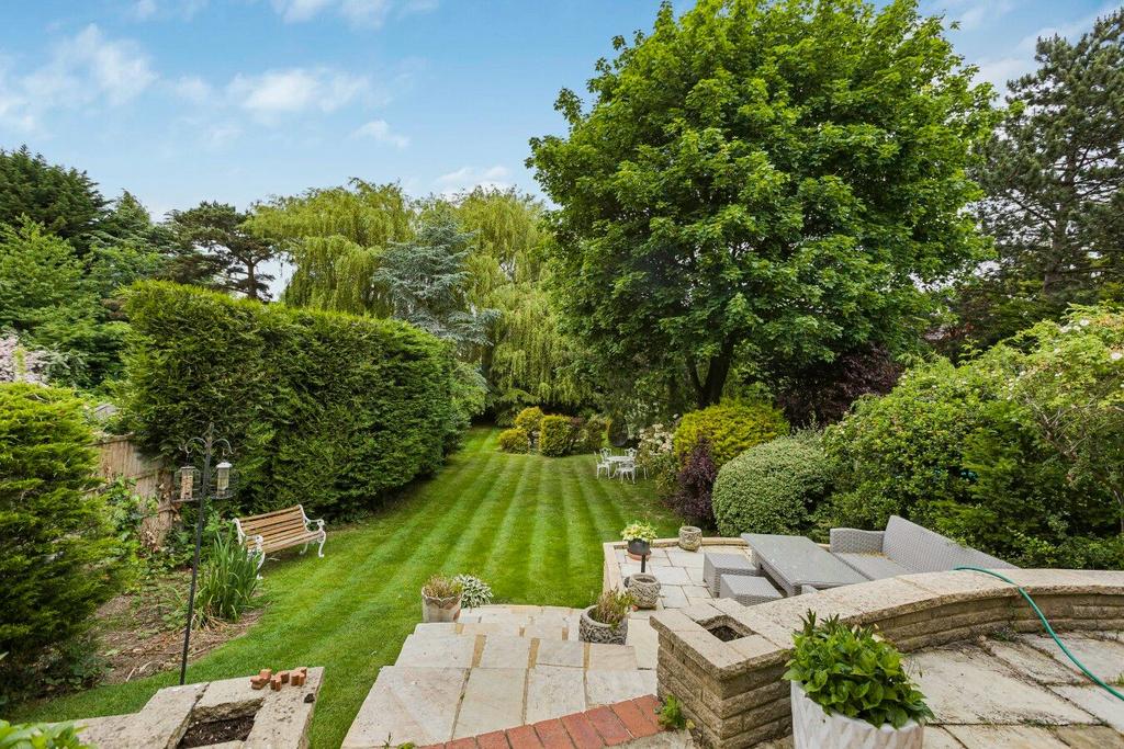 Mount Grace Road, Potters Bar, EN6 1RD 4 bed semi-detached house - £995,000