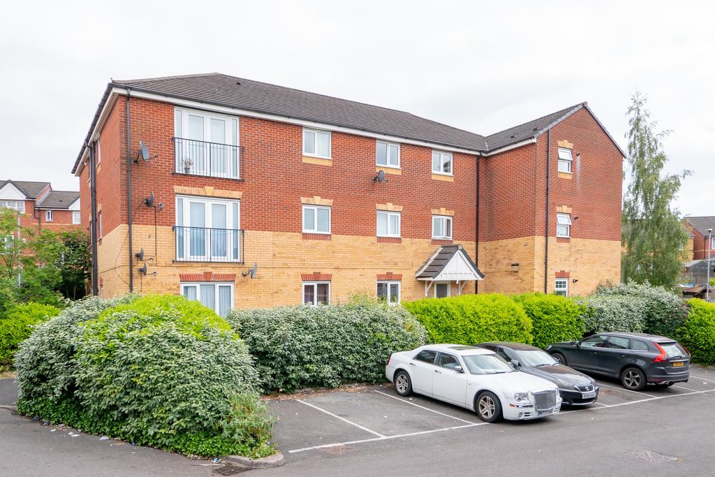 Deanery Court, Manchester, M8 2 bed flat - £140,000