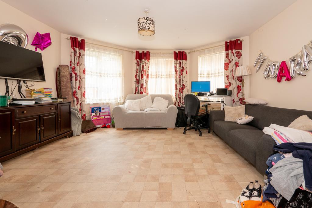 Deanery Court, Manchester, M8 2 bed flat - £140,000