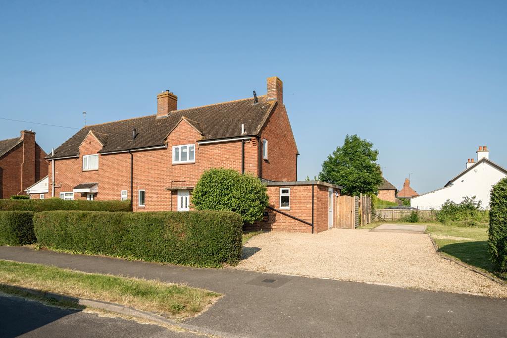 Wantage, Grove, OX12 3 bed semi-detached house - £450,000