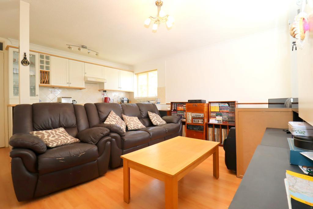 Repton Close, Bramingham, Luton, Bedfordshire, LU3 3UP 1 bed maisonette ...