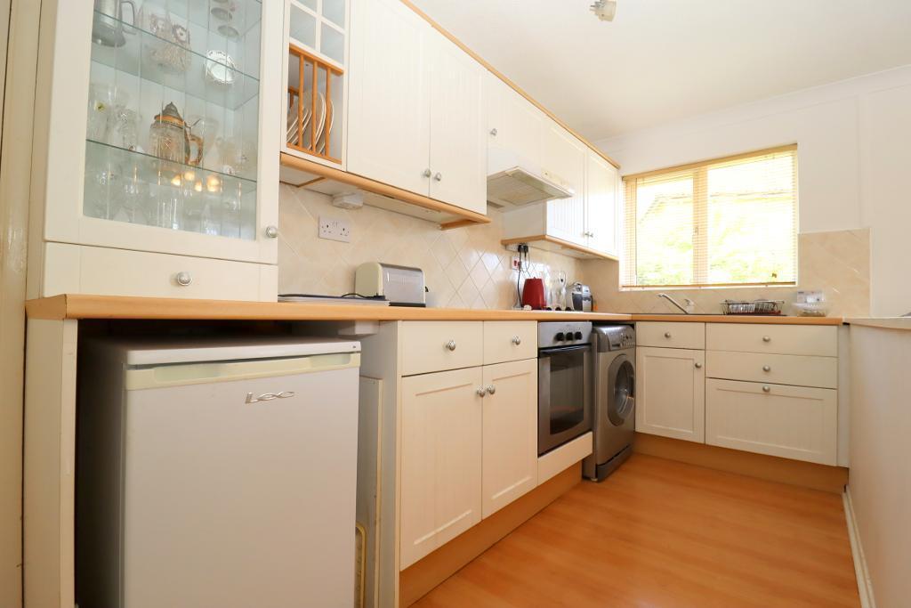 Repton Close, Bramingham, Luton, Bedfordshire, LU3 3UP 1 bed maisonette ...