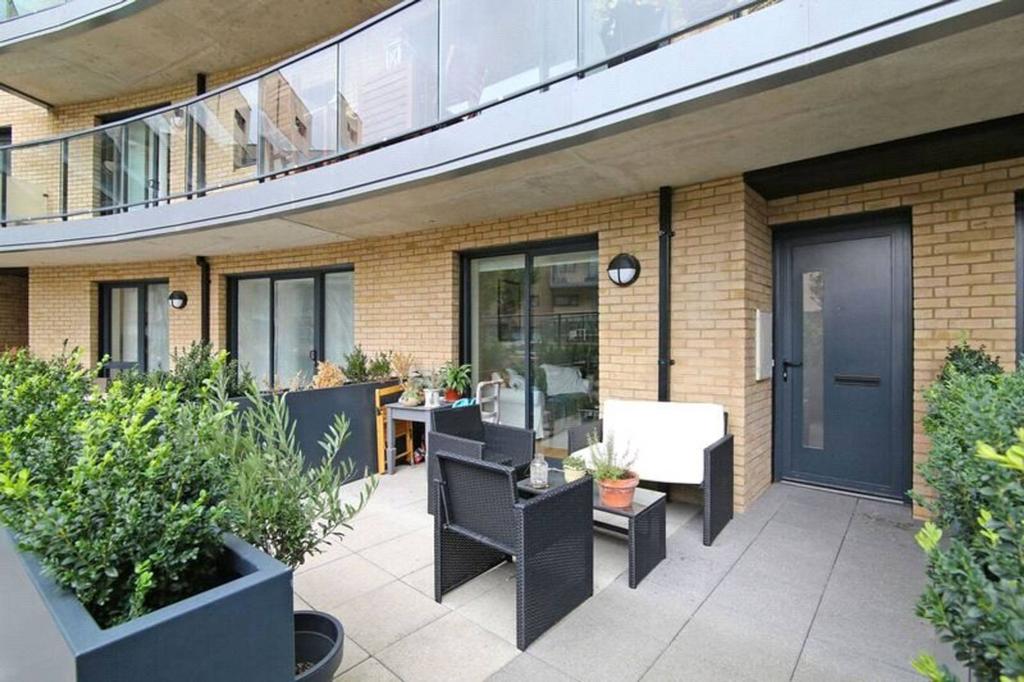 Tanner Street, Bermondsey, SE1 2 bed flat - £4,117 pcm (£950 pw)