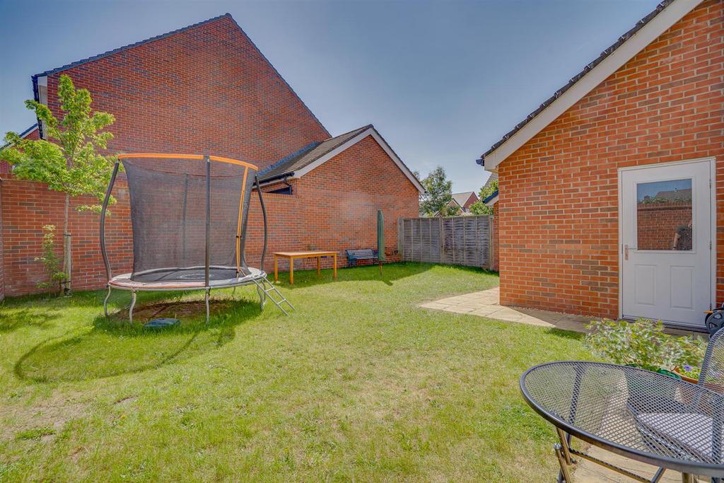 Hollowbread Gardens Bursledon Southampton 4 Bed Detached House For