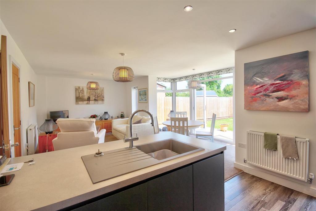 Kemp Drive, Husbands Bosworth, Lutterworth 4 bed detached house for ...