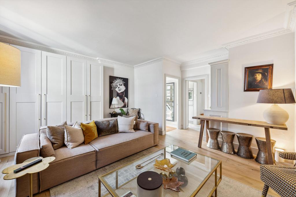 Eaton Gate, London, SW1W 1 bed flat - £3,358 pcm (£775 pw)