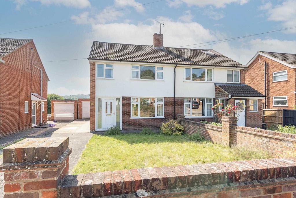 Dunston Hill, Tring 3 bed semi-detached house - £485,000