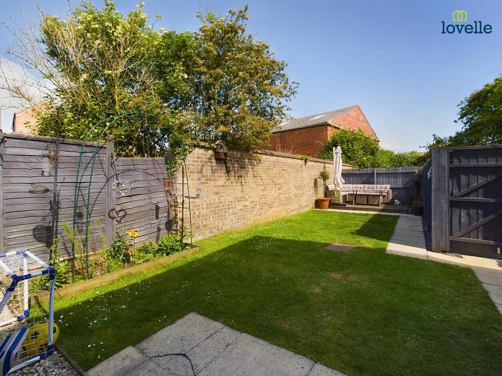 Newton Close Wragby Ln8 3 Bed Semi Detached House £190 000