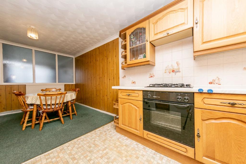 Cottingley Approach Leeds 3 Bed End Of Terrace House For Sale £135 000