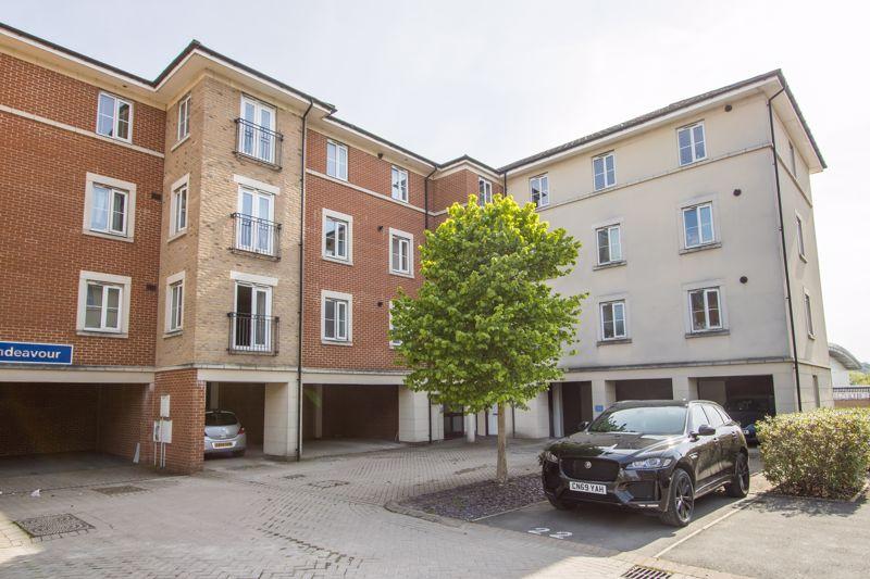 Ffordd James McGhan, Cardiff 2 bed flat - £160,000