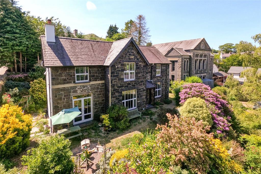 Capel Coch Road, Llanberis, Gwynedd... 5 bed detached house - £499,950