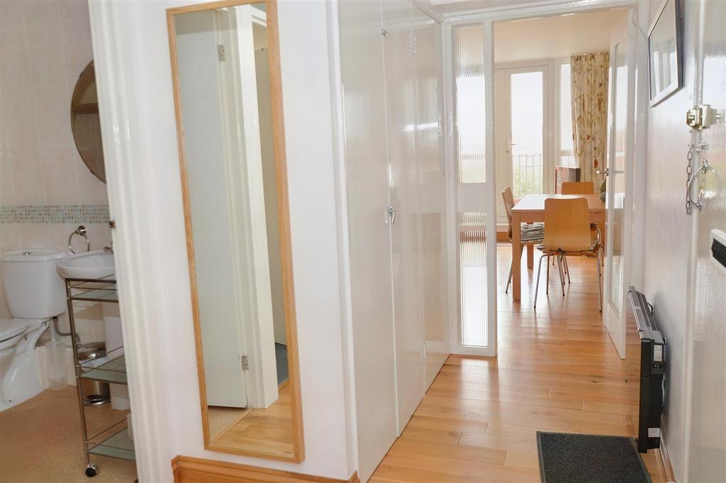Cliff Road, Sheringham 2 bed apartment for sale - £280,000