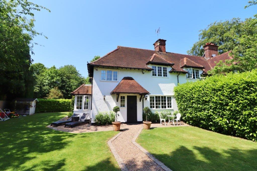The Crescent, Aldenham 4 bed semi-detached house - £1,175,000