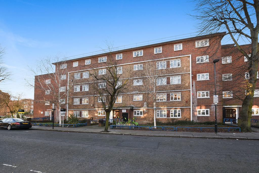 Hutton Court, Victoria Road, Stroud Green, N4 3 bed apartment - £449,950