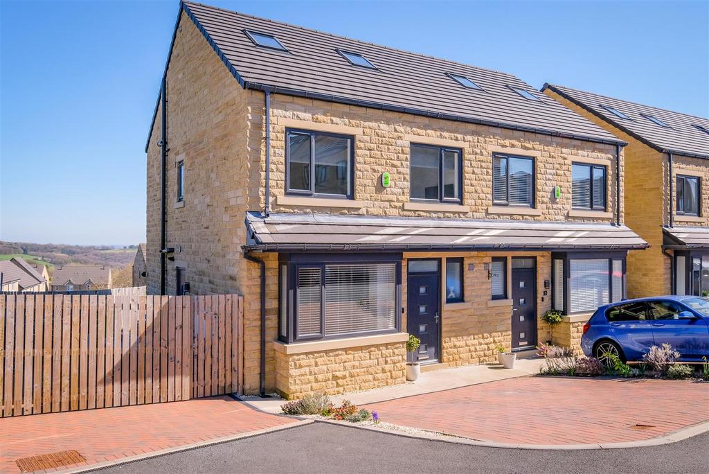 Crest Court, Lindley, Huddersfield, HD3 4 bed semi-detached house - £ ...