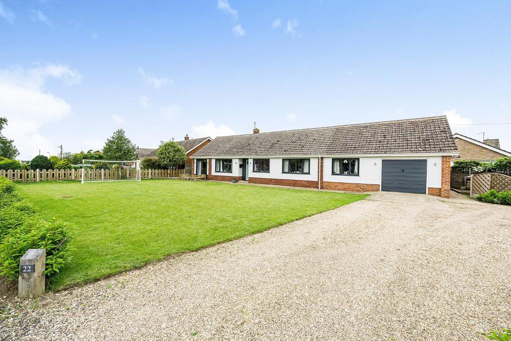 Lodge Road, Tattershall, Lincoln 4 bed detached bungalow - £299,950