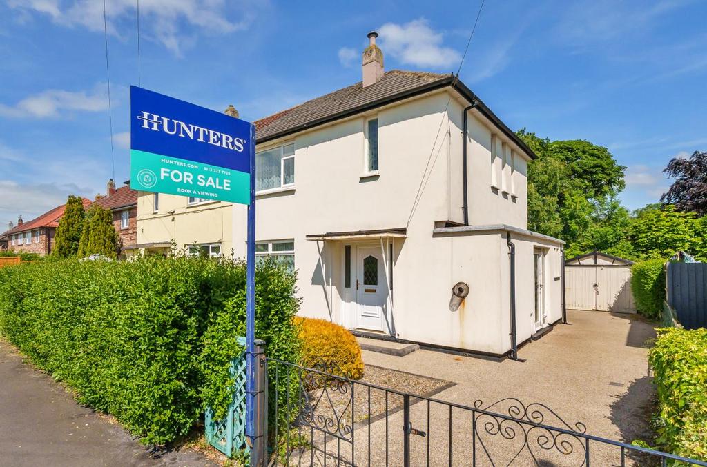 Raynel Drive, Leeds 2 bed semi-detached house for sale - £190,000
