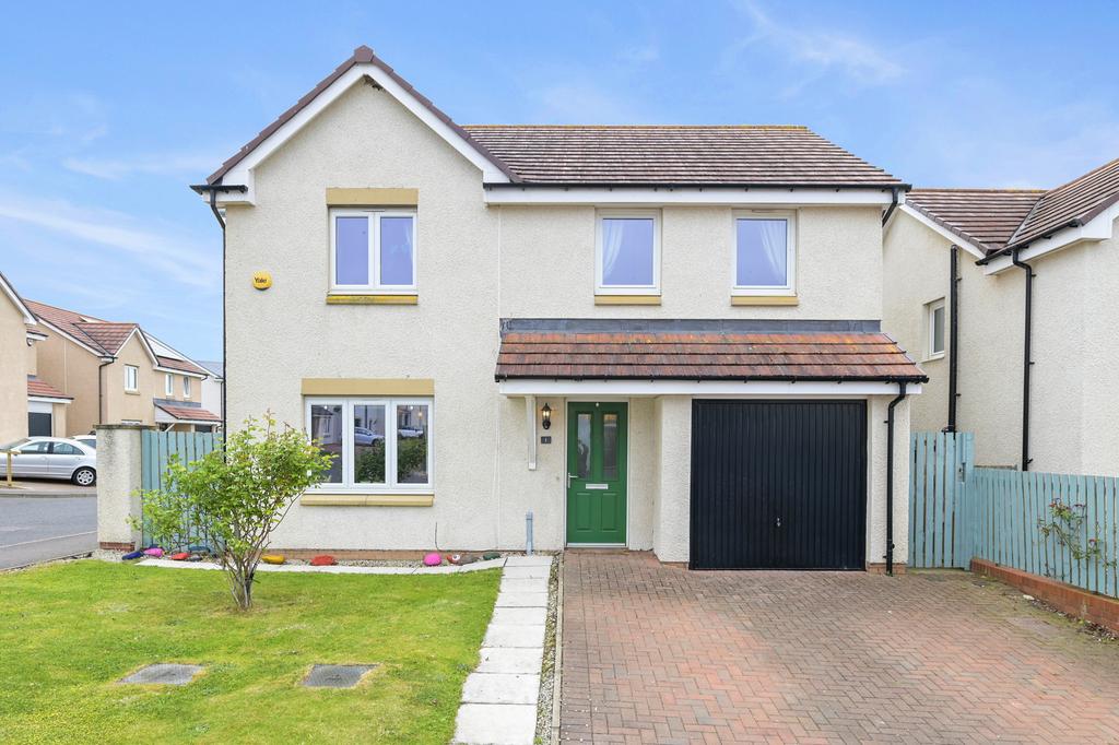 1 South Quarry Place, Gorebridge... 4 bed detached house - £335,000