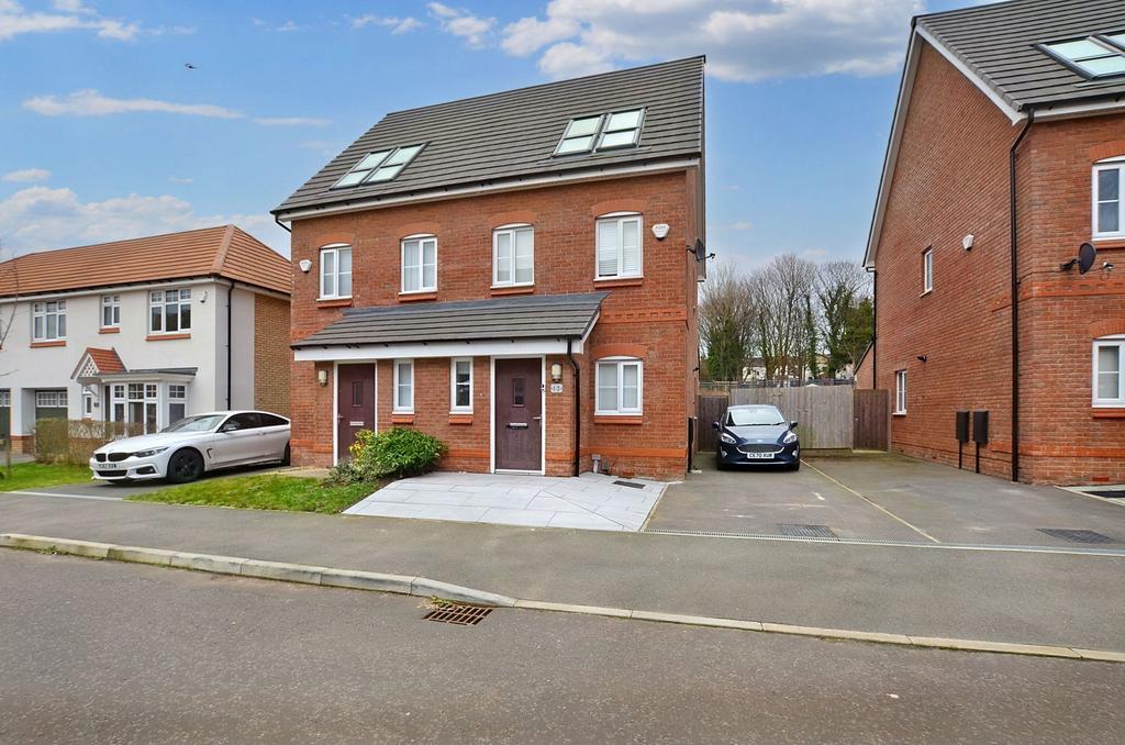 Red Pier Crescent, Runcorn 3 bed semi-detached house - £240,000