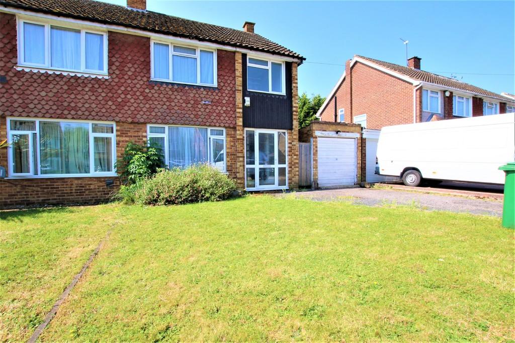 Colnbrook 3 bed semi-detached house - £2,000 pcm (£462 pw)