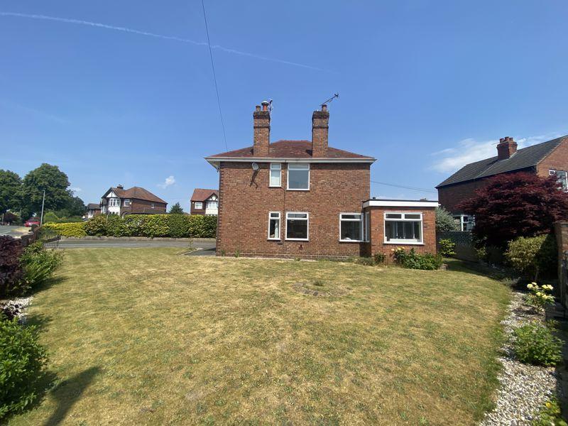 Moss Road, Winnington, CW8 4BH 3 bed detached house - £379,950