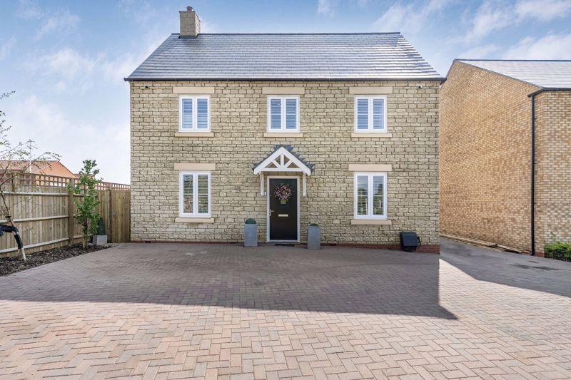Hardmead, Bicester 4 bed detached house - £600,000