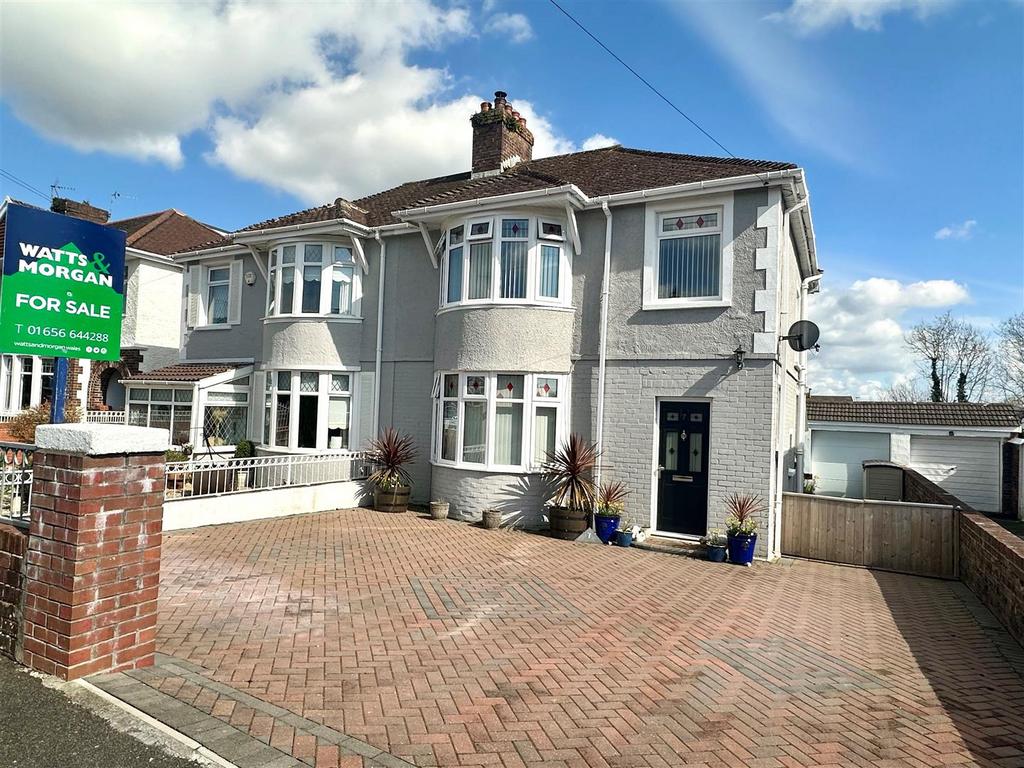 Parcau Road, Bridgend, Bridgend... 3 bed semi-detached house - £310,000