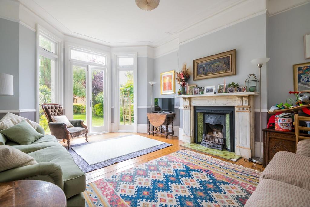 Culverley Road, London, SE6 2JY 4 bed house - £3,700 pcm (£854 pw)