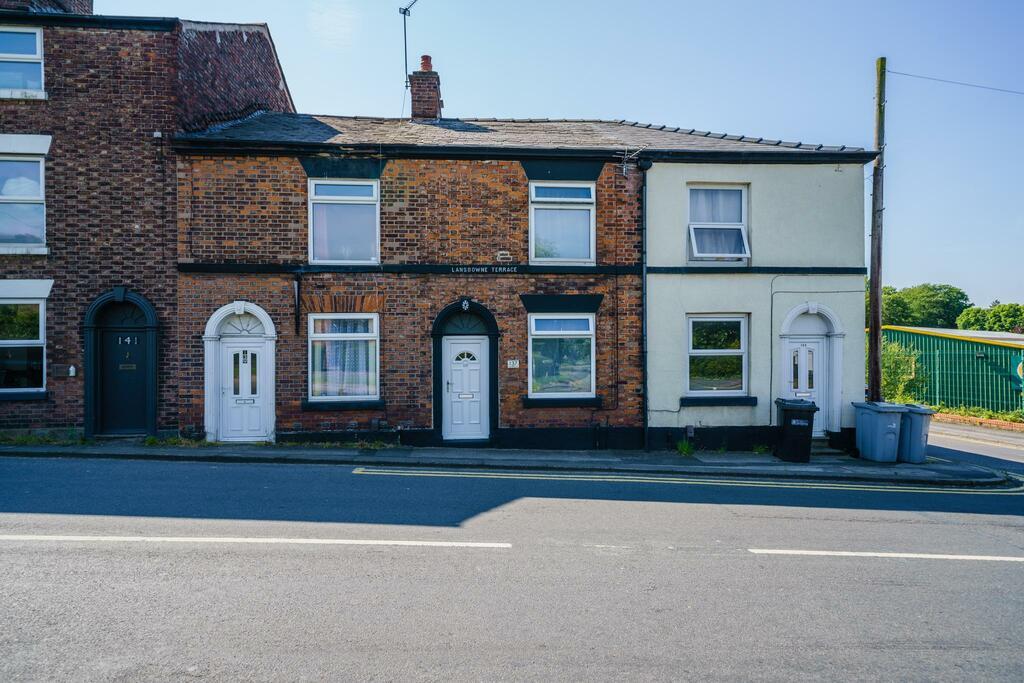 Hurdsfield Road, SK10 2QX 2 bed terraced house - £150,000